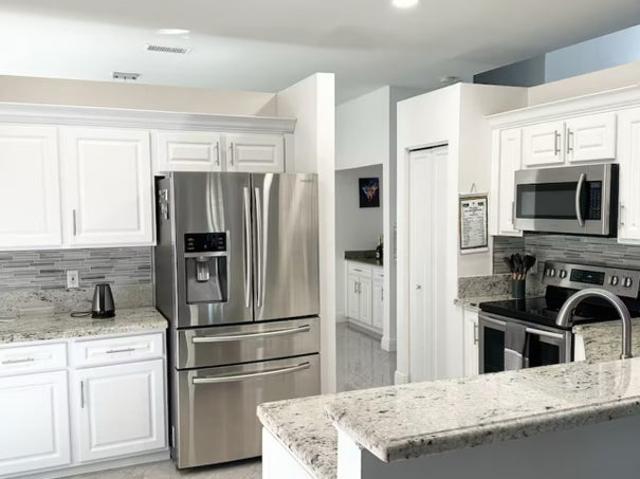 PRIVATE FURNISHED BEDROOM & BATHROOM