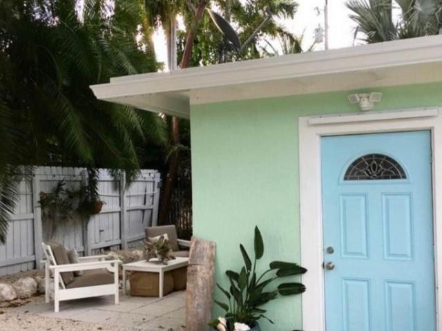 PRIVATE FURNISHED COTTAGE IN DOWNTOWN ISLAMORADA |
