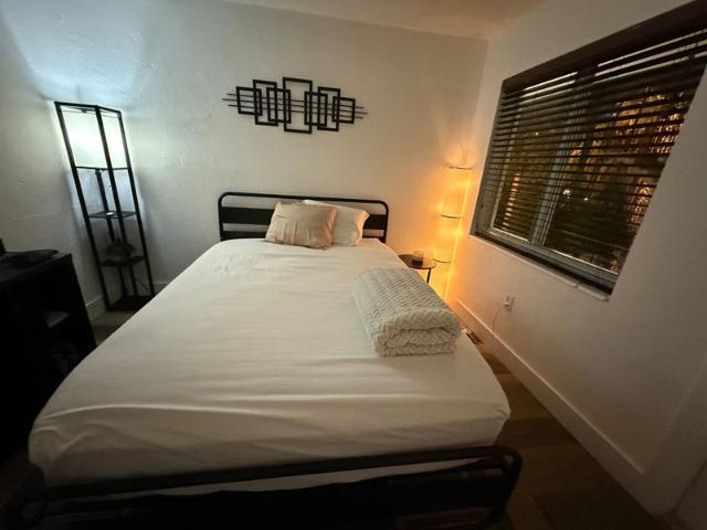 Private furnished in Coconut Grove: peaceful home
