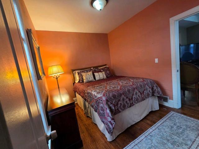 Private Furnished Room Available – Chicago Lawn |