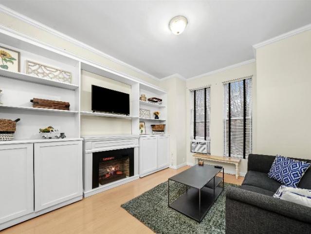 Private Furnished Room Available in University