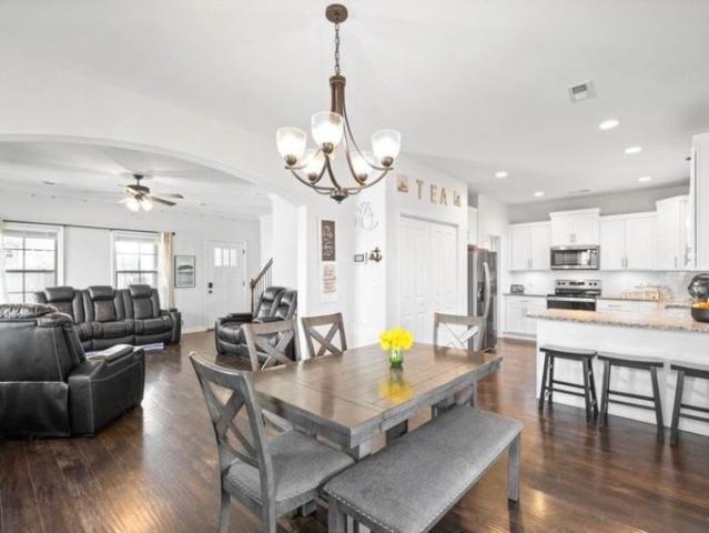 Private furnished room available in Clarksville