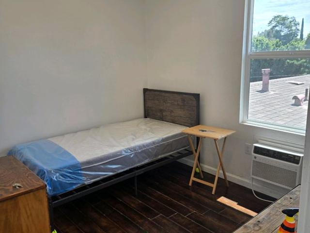 Private furnished room available NOW* 10min