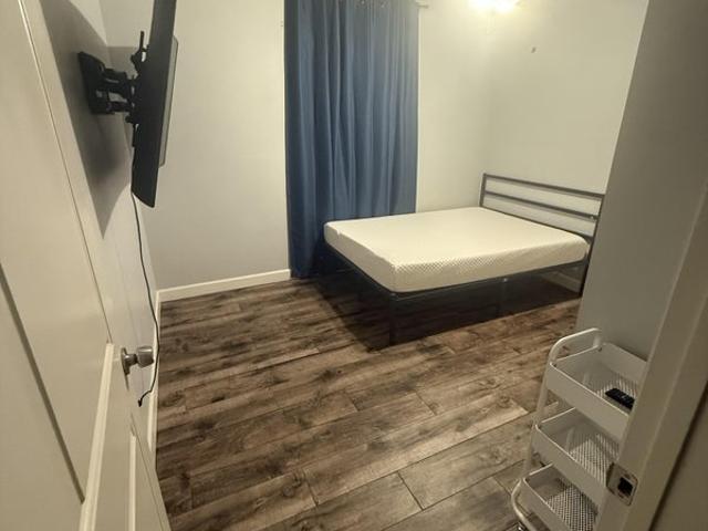 Private furnished room and shared bathroom