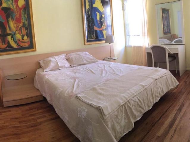 Private Furnished Room for Female Short Term up to