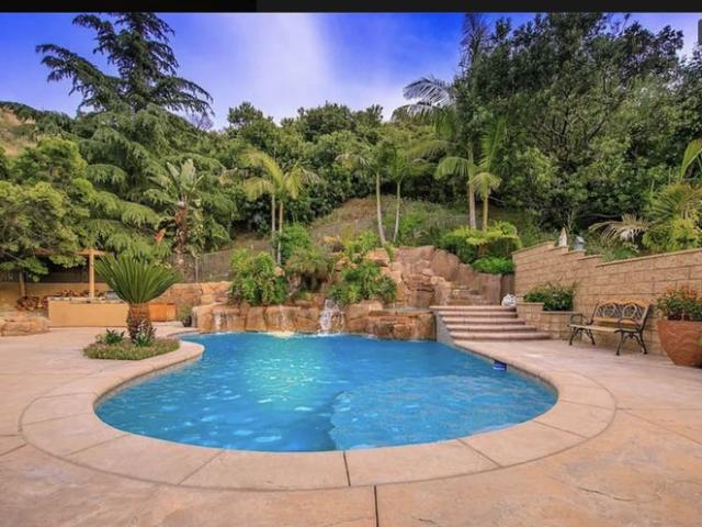 Private Furnished Room in Upscale Neighborhood