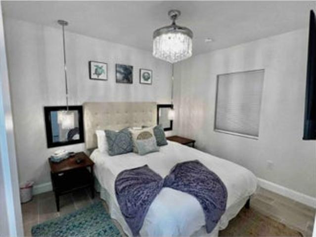 ​Private Furnished Room in WPB Oasis_Near Hospital