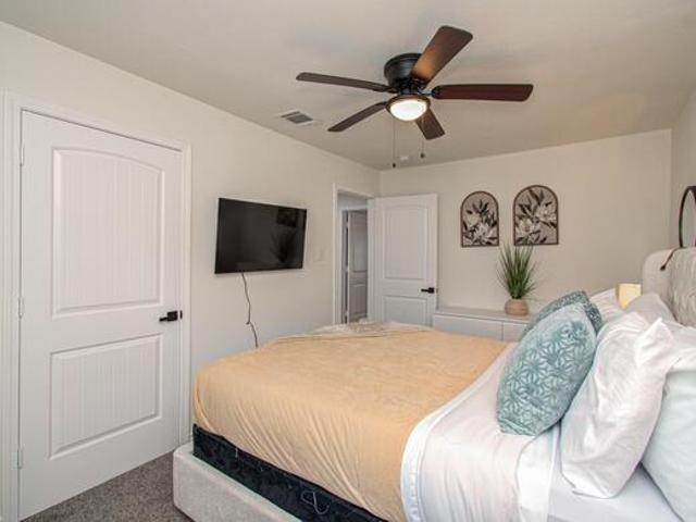 Private Furnished Room | TMC & Downtown