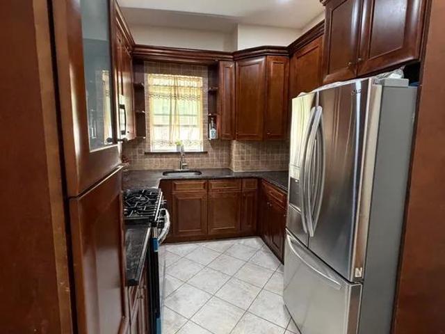 Private Furnished Room with Modern Amenities