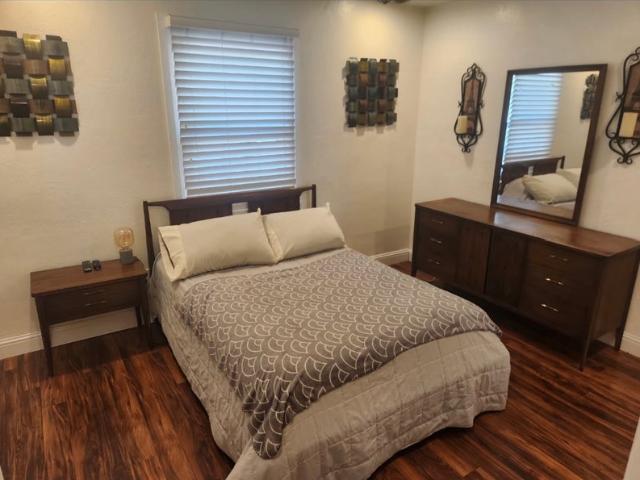 Private Furnished Room, 10 Min to the U
