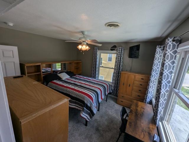 Private Furnished Rooms — 1 mile from Downtown &