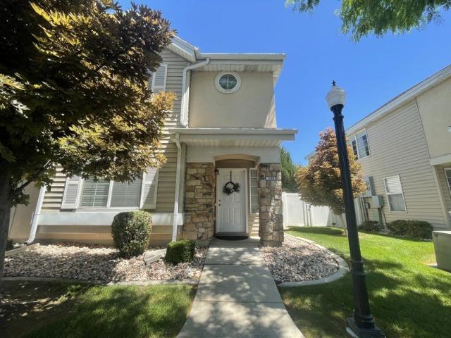 Private Female Master Bedroom Available