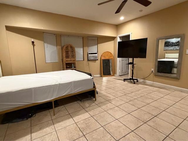 Private Guest Studio across from LAS airport