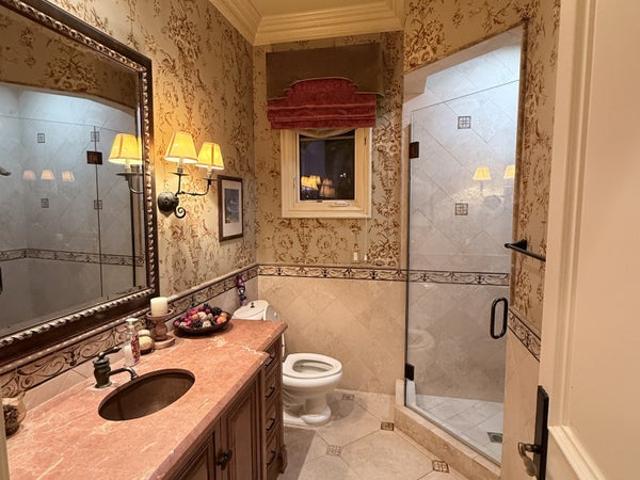 Private Luxury Suite Available | North Glendora