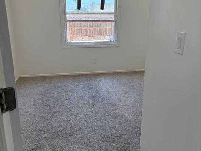 Private large bedroom in Downey