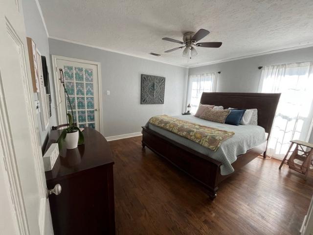 Private large room with private entrance