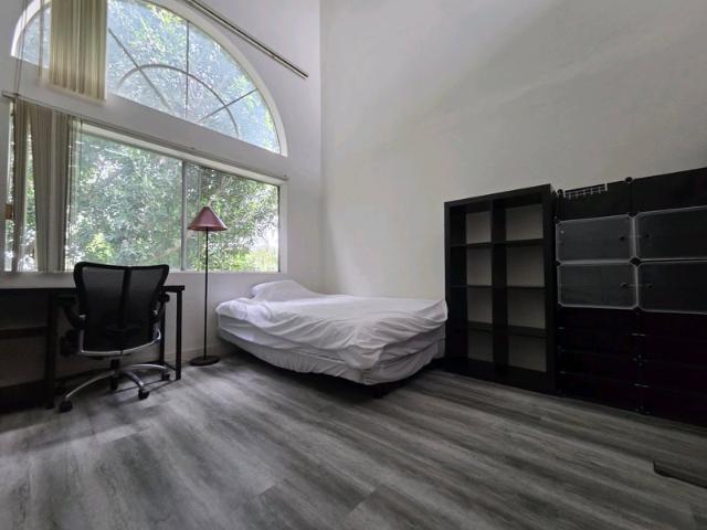 Private LIVING room in Hollywood
