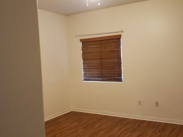 Private LRG Room w/Full Size Bath & Gated Parking