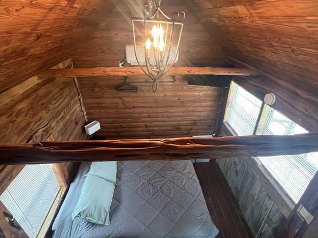 PRIVATE person max Cedar Creek Log Cabin with cove