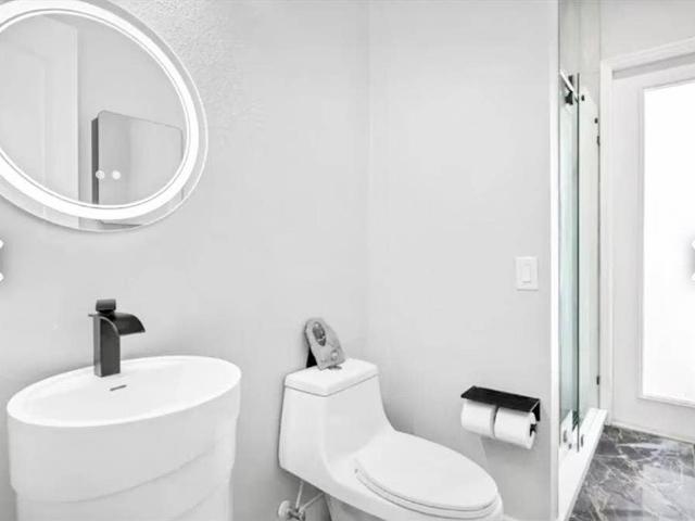 Private Poolside Room In Cape Coral