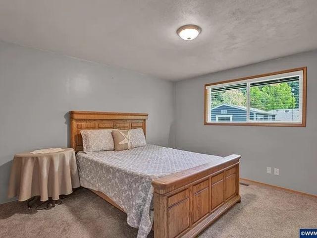 Private Primary Bedroom w En_Suite Bath in Large