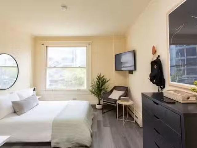 Private Queen Room