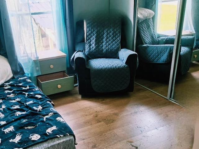Private quiet room with shared bath / kitchen