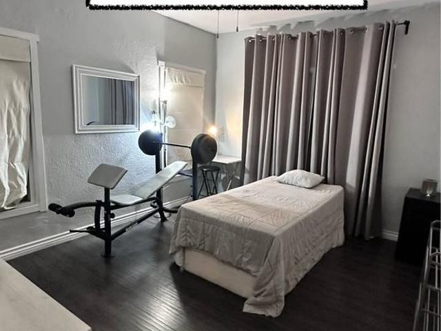 PRIVATE ROOM $1200 AVAILABLE NOW/ Oct 1st in 90022