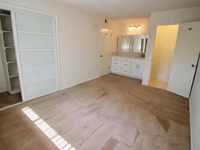 Private Room & 1/2 Bath, Wi Fi & utilities incl