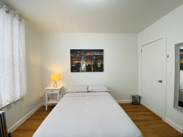 Private room close to L M train