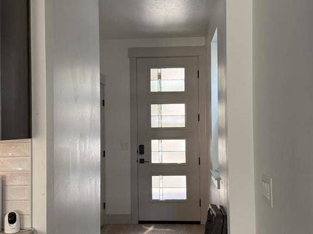 Private room and bath by downtown!