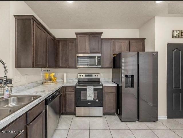 Private Room and Bath for rent in Baymeadows area