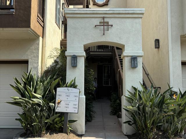Private room and bath for rent in Tustin condo