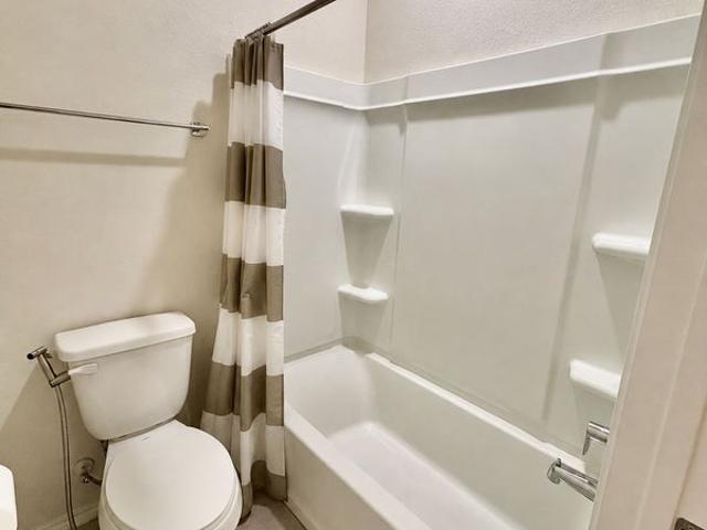 Private Room and Bath for Rent near Med Center