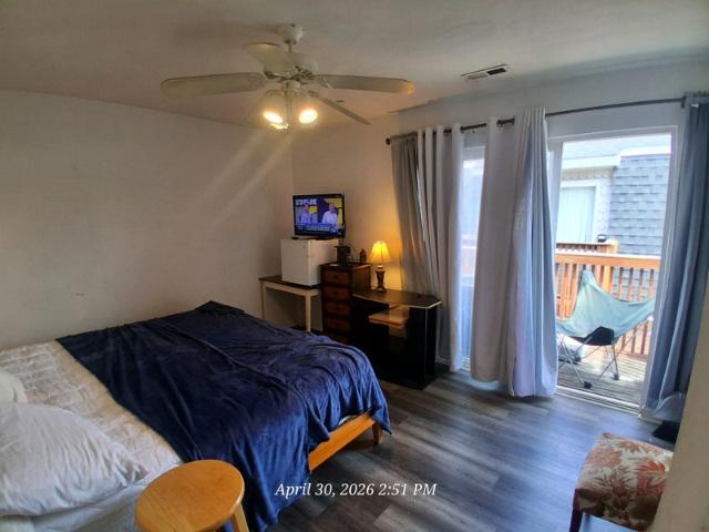 Private room and bath in sunny ocean