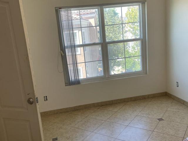 Private room and bathroom for rent in gated