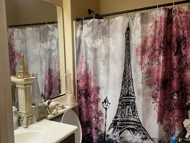 Private room and bathroom for rebt