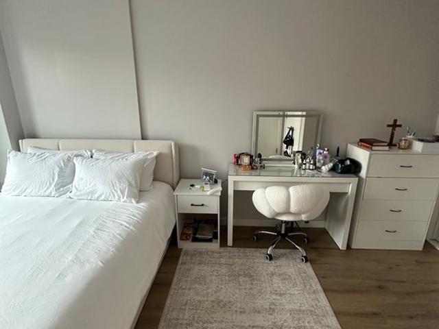 Private Room and Bathroom in Modern 2 Bed 2 Bath