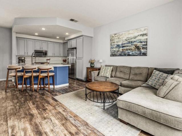 Private room and bathroom in San Marcos townhome