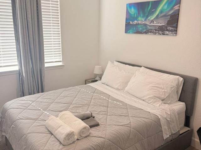Private room and bathroom in West Roseville