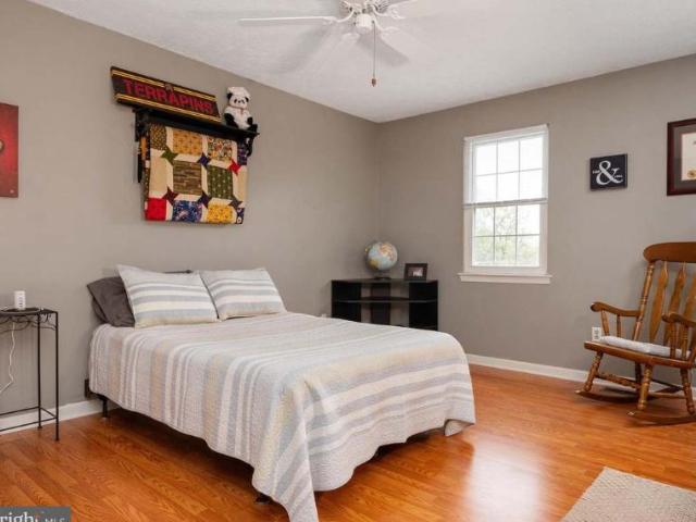 Private room and bathroom