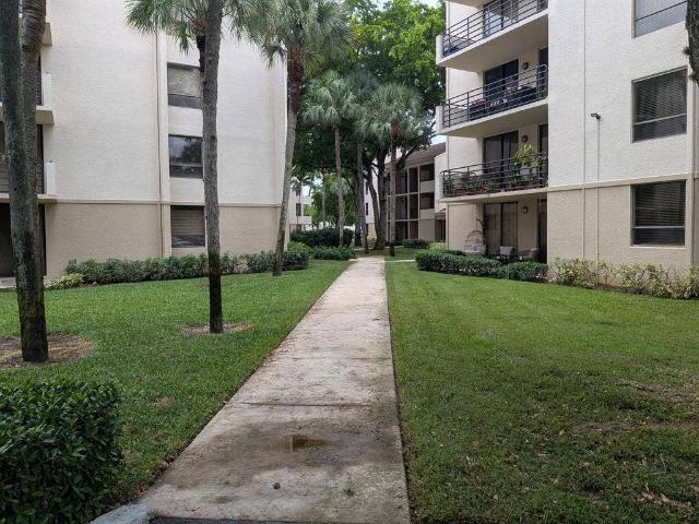Private room avail in Miami lakes