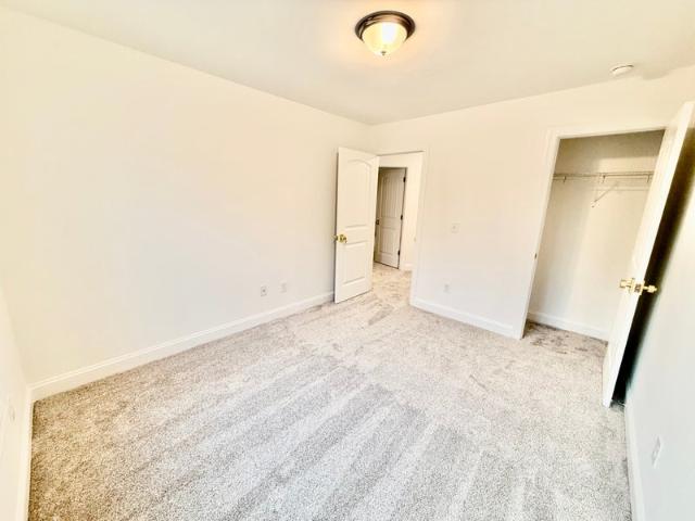 PRIVATE ROOM AVAILABLE NOW – UTILITIES INCLUDED