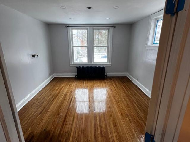 Private room available in newly updatedclean home