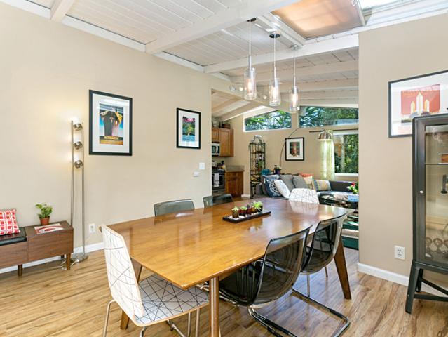 Private room available in a 2br 3bath