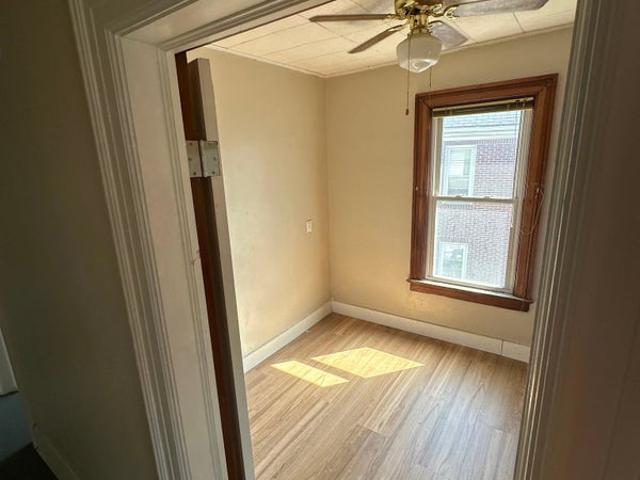 Private room available in beautifully maintained