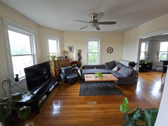 Private room available in Somerville Winter Hill