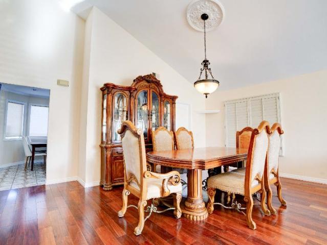 Private Room available in 5bed bath. Furnished in