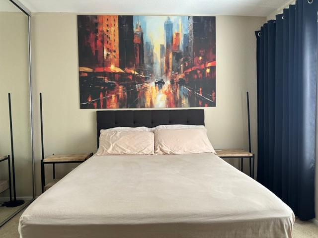 Private Room & Bath in 2 Bd/Ba Apt $1200