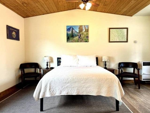 Private Room & Bath in Luxury 3BR Apartment